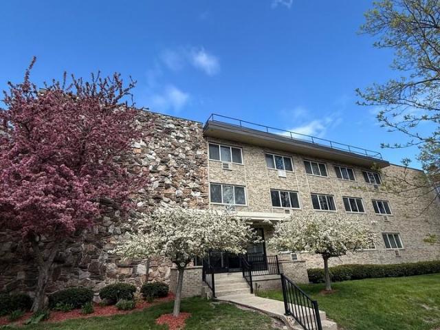1 Bedroom Apartment for Rent at 2605 N Frederick Ave #209, Milwaukee, WI 53211 Murray Hill