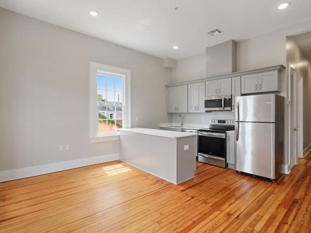 1 Bedroom Apartment for Rent at 2617 Carondelet St #202, New Orleans, LA 70130 Central City