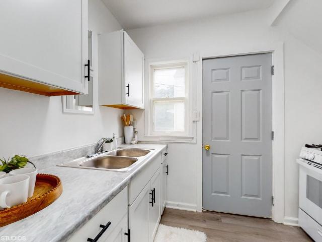 1 Bedroom Apartment for Rent at 2640 Cottage Grove Avenue #2, Des Moines, IA 50311 Drake