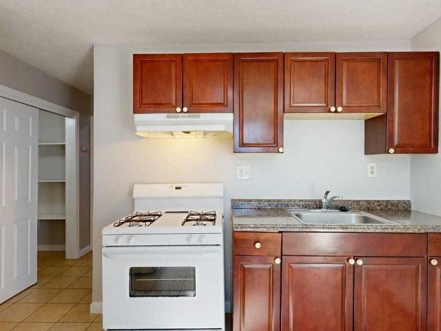 1 Bedroom Apartment for Rent at 273 Maverick St #2, Boston, MA 02128 Jeffries Point Airport