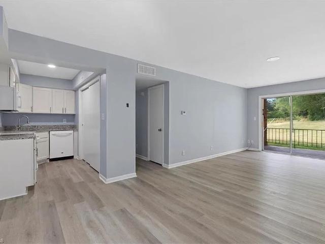 1 Bedroom Apartment for Rent at 2819 N Ohenry Blvd, Greensboro, NC 27405 O Henry Oaks