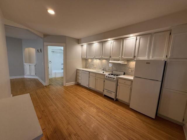 1 Bedroom Apartment for Rent at 2012/2014 Dupont Ave S #4, Minneapolis, MN 55405 Bryn Mawr
