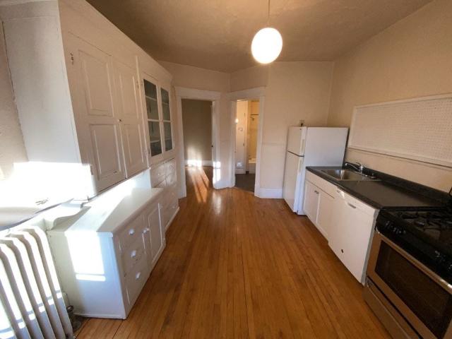 1 Bedroom Apartment for Rent at 2012/2014 Dupont Ave S #8, Minneapolis, MN 55405 Bryn Mawr
