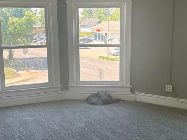 1 Bedroom Apartment for Rent at 201 E Woodland Ave #2, Fort Wayne, IN 46803 LaRez