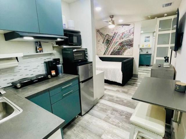 1 Bedroom Apartment for Rent at 201 Ne 28th Ter #B, Boca Raton, FL 33431