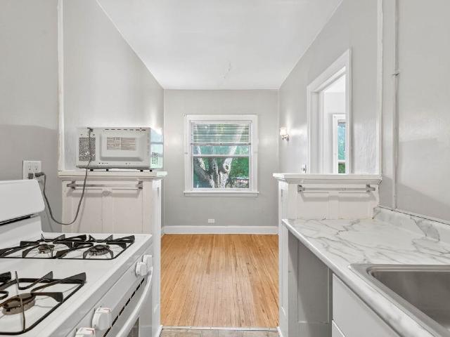 1 Bedroom Apartment for Rent at 2103 Harriet Ave #203, Minneapolis, MN 55405 Whittier