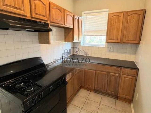 1 Bedroom Apartment for Rent at 210 North 15th Street #4B, East Orange, NJ 07017
