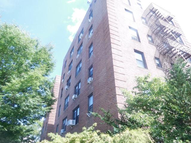 1 Bedroom Apartment for Rent at 216 10 77th Avenue #4K, New York, NY 11364 Bayside