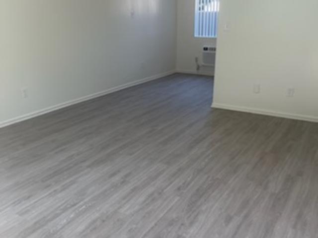 1 Bedroom Apartment for Rent at 2232 E Lenita Ln #M, Tustin, CA 92705 Tustin