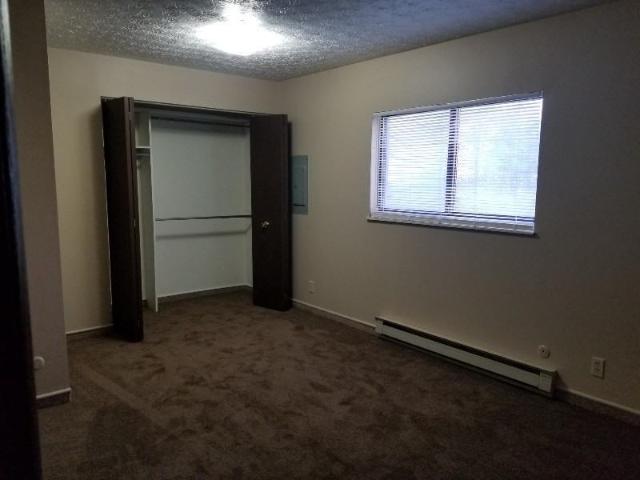1 Bedroom Apartment for Rent at 2376 E Market St #13, Akron, OH 44312 Ellet