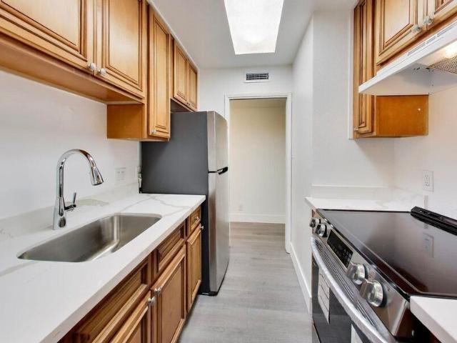 1 Bedroom Apartment for Rent at 319 Poplar Ave #05, Redwood City, CA 94061 Palm Park