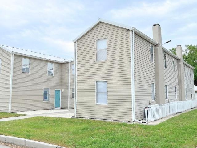 1 Bedroom Apartment for Rent at 321 W Ianthe St #11, Tavares, FL 32778