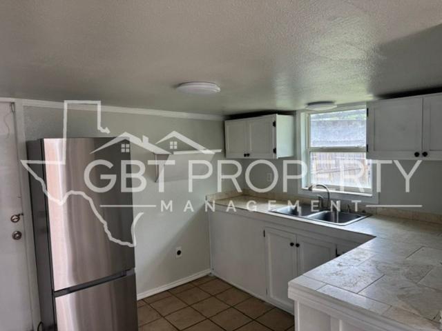 1 Bedroom Apartment for Rent at 324 E Castlewood Dr #B, Granite Shoals, TX 78654