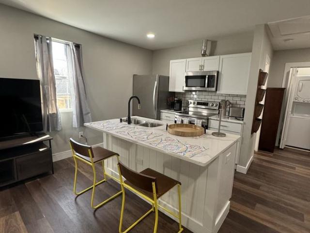 1 Bedroom Apartment for Rent at 328 N Euclid Ave #D, Indianapolis, IN 46201 Near Eastside