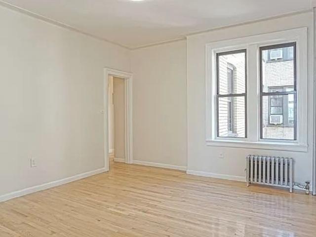 1 Bedroom Apartment for Rent at 32 52 33rd Street #B7, New York, NY 11106 Astoria