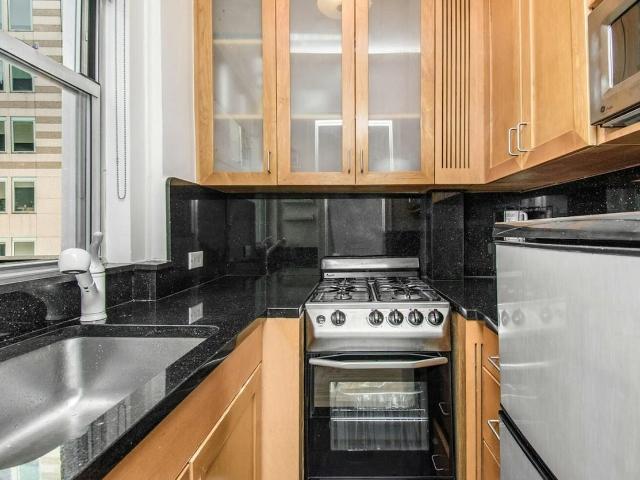 1 Bedroom Apartment for Rent at 333 E 43rd St #917, New York, NY 10017 Midtown East
