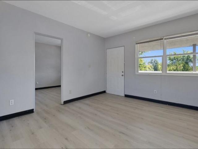 1 Bedroom Apartment for Rent at 474 E Norwich Ave #E, Columbus, OH 43201 Indianola Terrace
