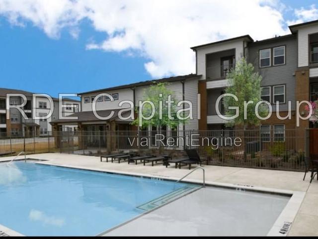 1 Bedroom Apartment for Rent at 4800 W Illinois Ave #3109A2, Dallas, TX 75211