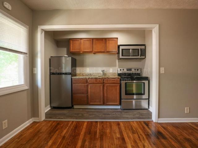 1 Bedroom Apartment for Rent at 4916 California St #10, Omaha, NE 68132 Underwood Avenue