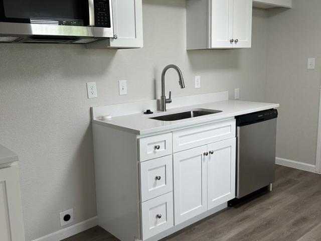 1 Bedroom Apartment for Rent at 407 N Justin Ave #D, Dallas, TX 75211 Cockrell Hill