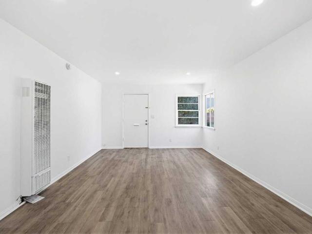 1 Bedroom Apartment for Rent at 4264 W Broadway #C, Hawthorne, CA 90250 North Hawthorne