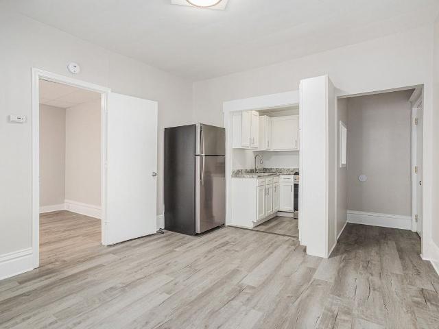 1 Bedroom Apartment for Rent at 429 Davis St #1, Kalamazoo, MI 49007 Vine