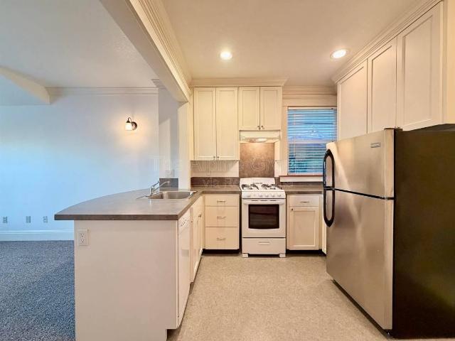 1 Bedroom Apartment for Rent at 4318 Se Milwaukie Ave #3, Portland, OR 97202 Brooklyn