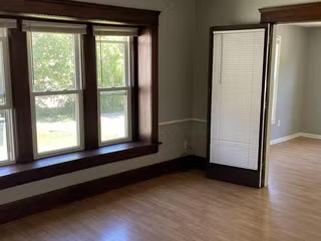 1 Bedroom Apartment for Rent at 549 Brown St #1, Akron, OH 44311 University of Akron