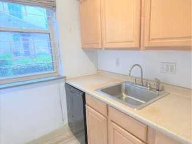 1 Bedroom Apartment for Rent at 5712 Phillips Ave #B1, Pittsburgh, PA 15217 Squirrel Hill South