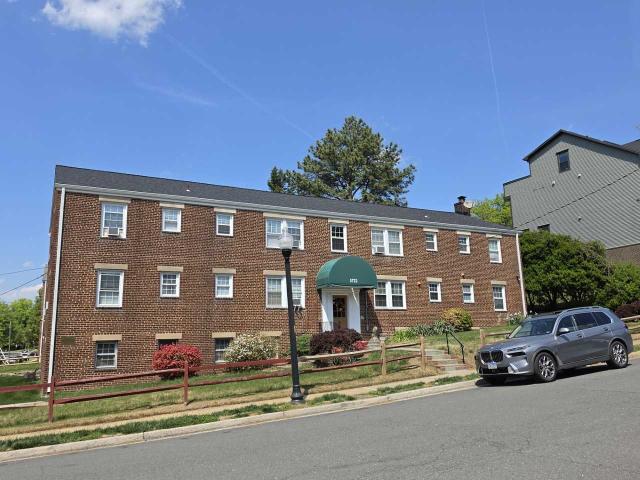 1 Bedroom Apartment for Rent at 5723 10th Rd N #8, Arlington, VA 22205 Westover Village