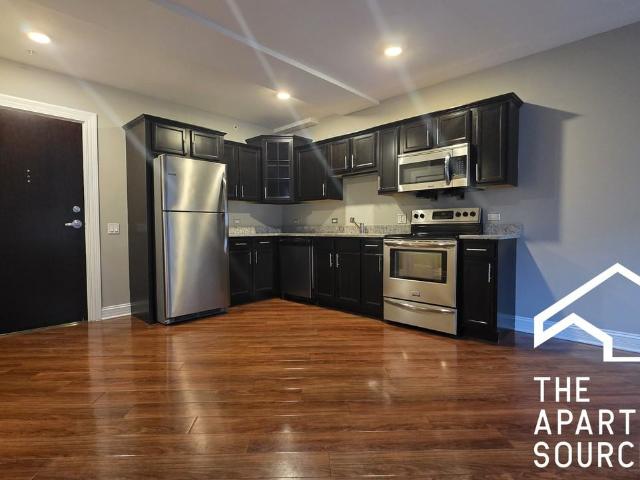 1 Bedroom Apartment for Rent at 5009 N Sheridan Rd #205, Chicago, IL 60640 Uptown