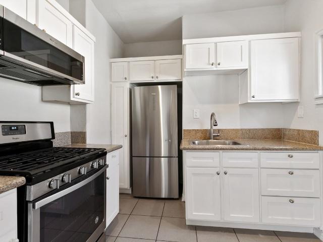 1 Bedroom Apartment for Rent at 5135 Marathon Street #9, Los Angeles, CA 90038 Hollywood Studio District