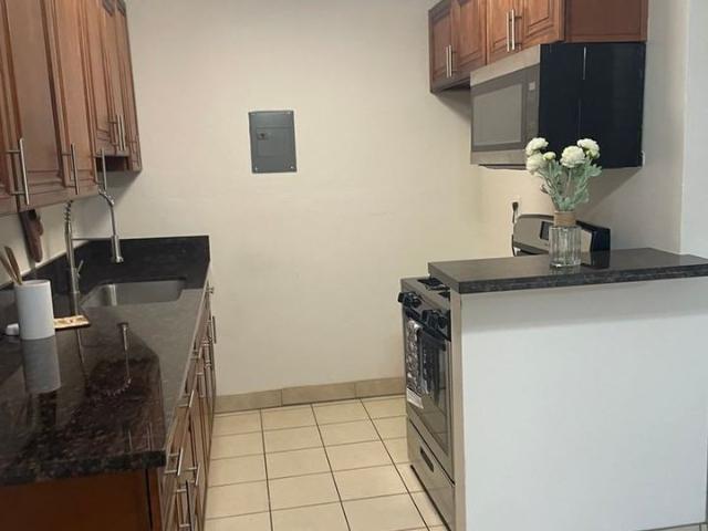 1 Bedroom Apartment for Rent at 525 S East St #4, Anaheim, CA 92805 The Colony