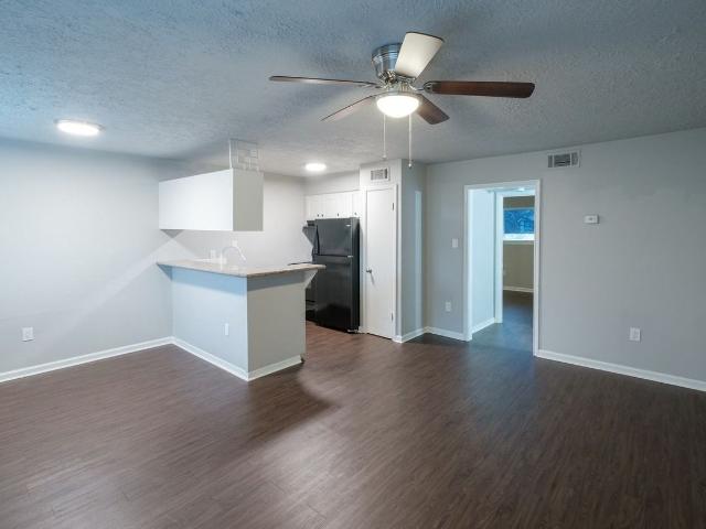 1 Bedroom Apartment for Rent at 6519 Sloan St #8, Houston, TX 77087 Golfcrest