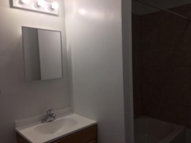 1 Bedroom Apartment for Rent at 654 W College Ave #3, York, PA 17401 Salem Square