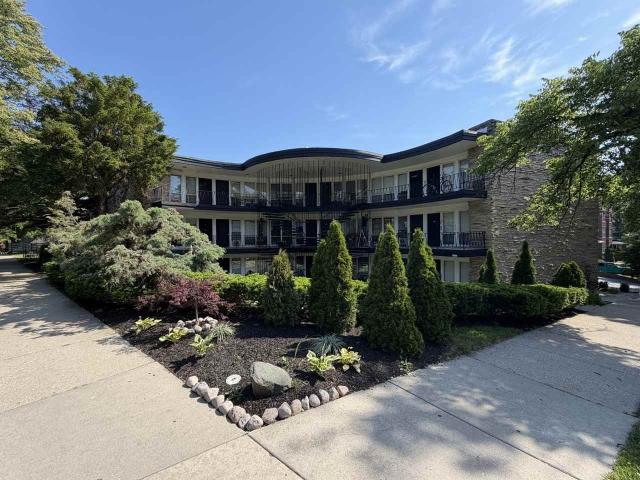 1 Bedroom Apartment for Rent at 6901 N Ridge Blvd #1C, Chicago, IL 60645 Rogers Park