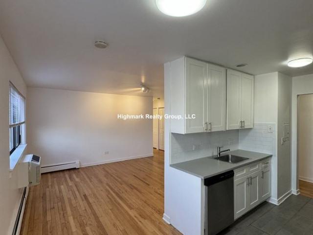 1 Bedroom Apartment for Rent at 6972 N Sheridan Rd #411, Chicago, IL 60626 Rogers Park