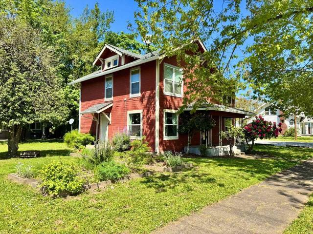 1 Bedroom Apartment for Rent at 608 4th St #1, Springfield, OR 97477 Washburne Historic District