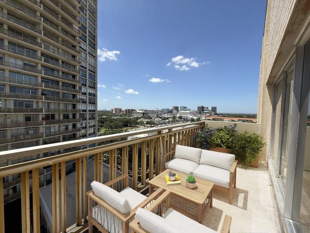 1 Bedroom Apartment for Rent at 6211 W Northwest Hwy #G809, Dallas, TX 75225