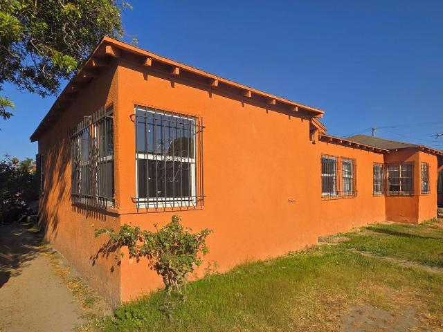 1 Bedroom Apartment for Rent at 624 W Magnolia St #A, Compton, CA 90220