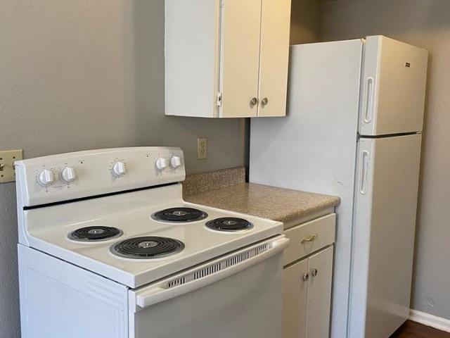 1 Bedroom Apartment for Rent at 701 E Grayson St #25, San Antonio, TX 78208