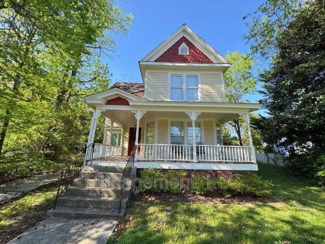 1 Bedroom Apartment for Rent at 706 Walker Ave #B, Greensboro, NC 27403 College Hill
