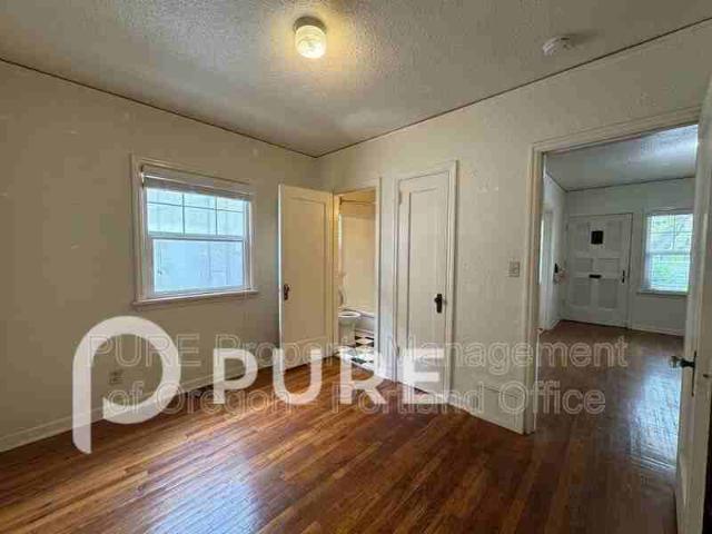 1 Bedroom Apartment for Rent at 715 Ne 20th Ave #01, Portland, OR 97232 Kerns