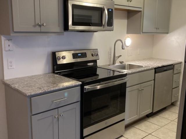 1 Bedroom Apartment for Rent at 728 Ohio Pike #17, Cincinnati, OH 45245