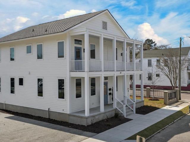 1 Bedroom Apartment for Rent at 89 Fishburne St #1, Charleston, SC 29403 Westside