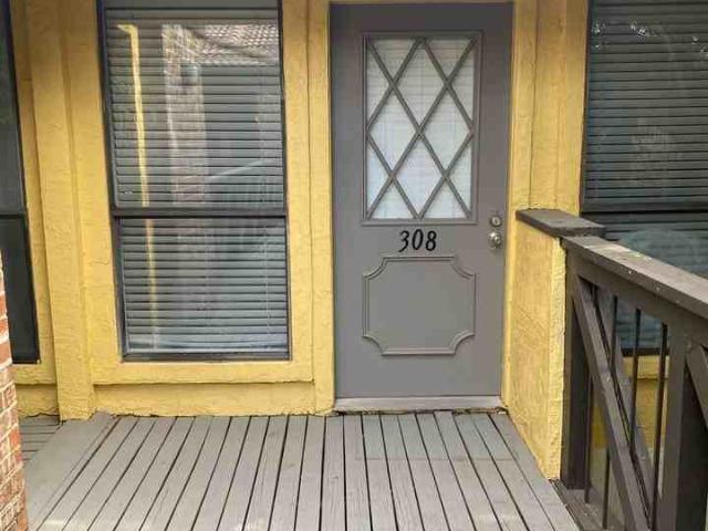 1 Bedroom Apartment for Rent at 806 W 24th St, Austin, TX 78705 West University