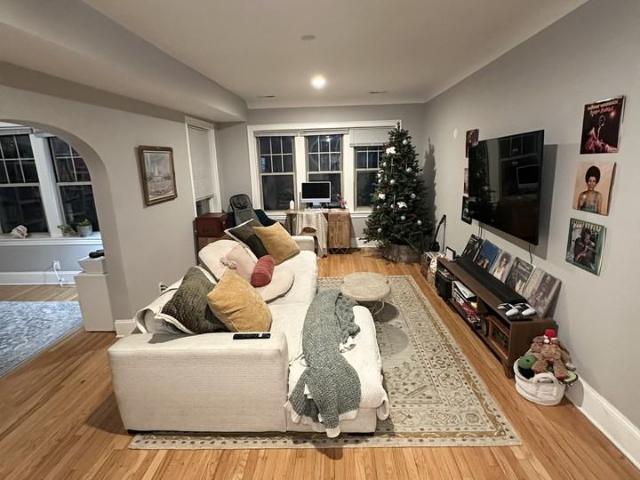 1 Bedroom Apartment for Rent at 952 Pleasant St #2H, Oak Park, IL 60302