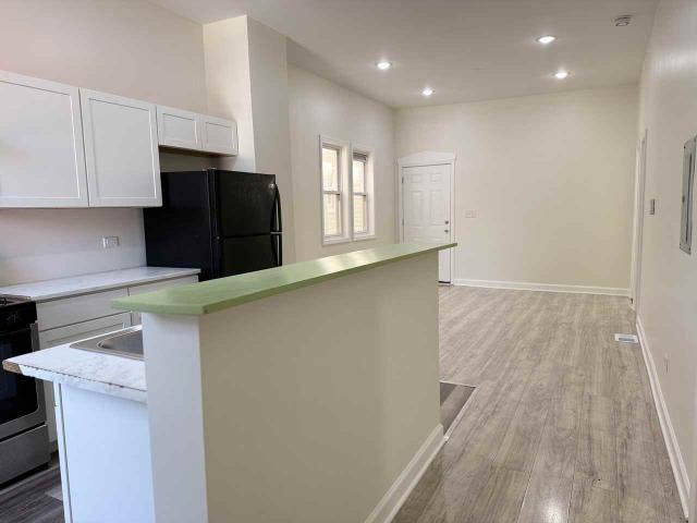 1 Bedroom Apartment for Rent at 9605 Avenue L 1R #1R, Chicago, IL 60617 Calumet Heights