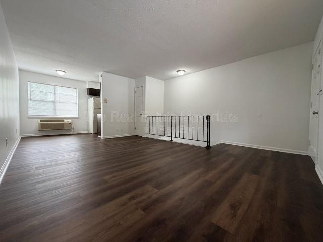 1 Bedroom Apartment for Rent at 925 Shallowford Rd #9, Chattanooga, TN 37411 Glenwood Eastdale