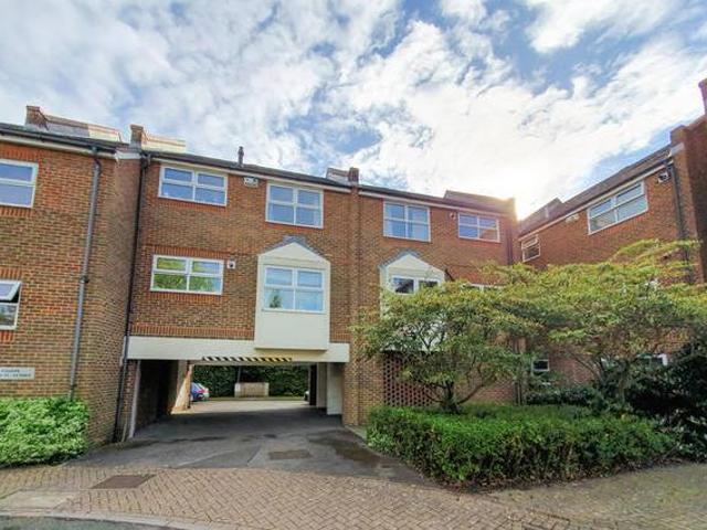 1 bedroom apartment for rent in Manning Close East Grinstead RH19